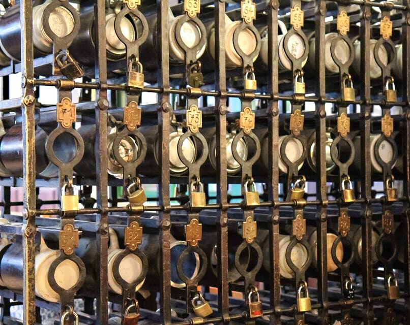 Munich: Food Tour Beer- 3 small beers & "Brotzeit" in GERMAN - Authenticity and Atmosphere