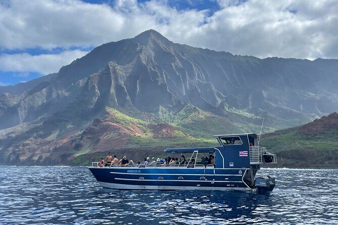 NaPali Boat Tour on the Amelia K - Food and Refreshments: No Detail Overlooked