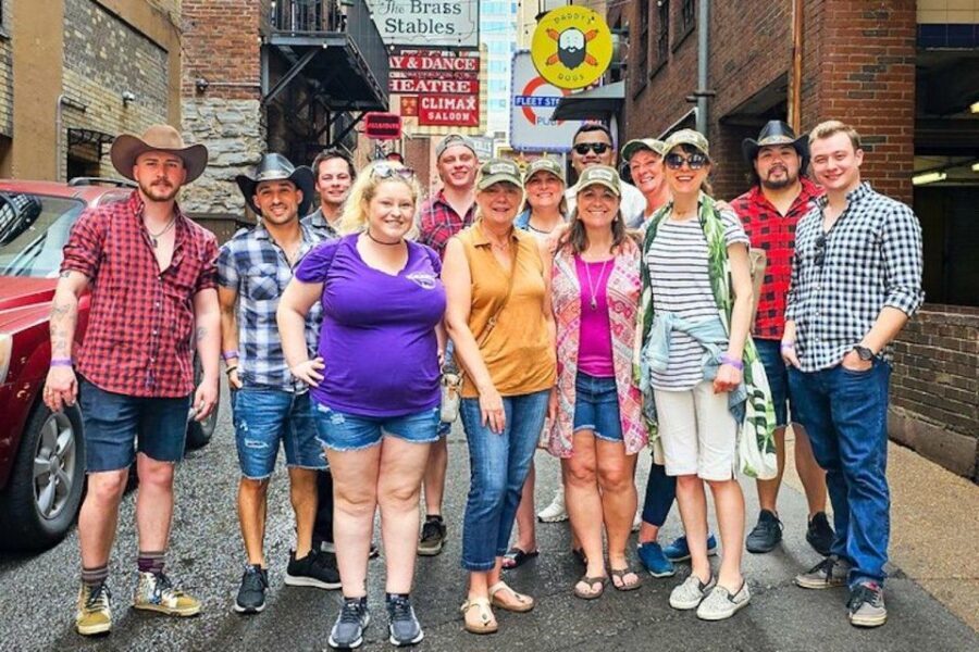 Nashville: Drinkers & Thinkers Pub Crawl - Live Music and Local Vibes