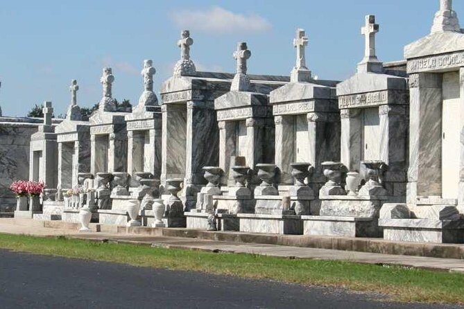 New Orleans City/Cemetery and Swamp Full-Day Tour - Delving into Cajun Culture at Barataria Preserve