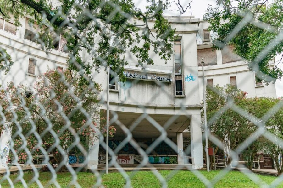 New Orleans: Dead of Night Ghosts and Cemetery Bus Tour - What Makes This Tour Stand Out?