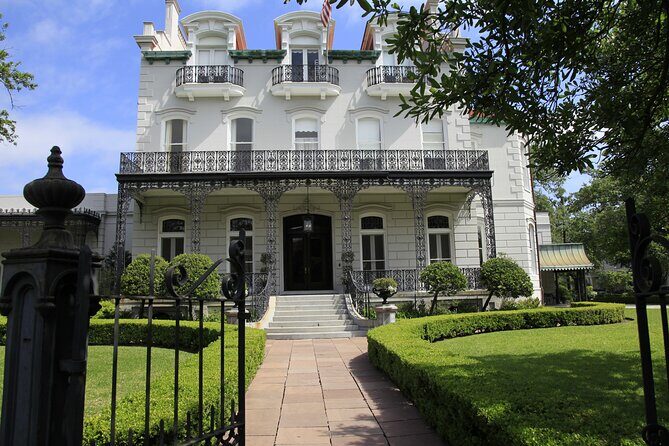 New Orleans Garden District- At your own pace. Downloadable audiovisual tour. - Exploring the Highlights