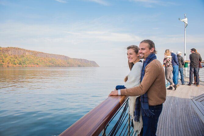 New York Afternoon Fall Foliage Cruise with Lunch - Food and Beverage Experience
