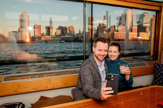 New York City Christmas Holiday Statue and Skyline Cocoa Cruise - An In-Depth Look at the Experience
