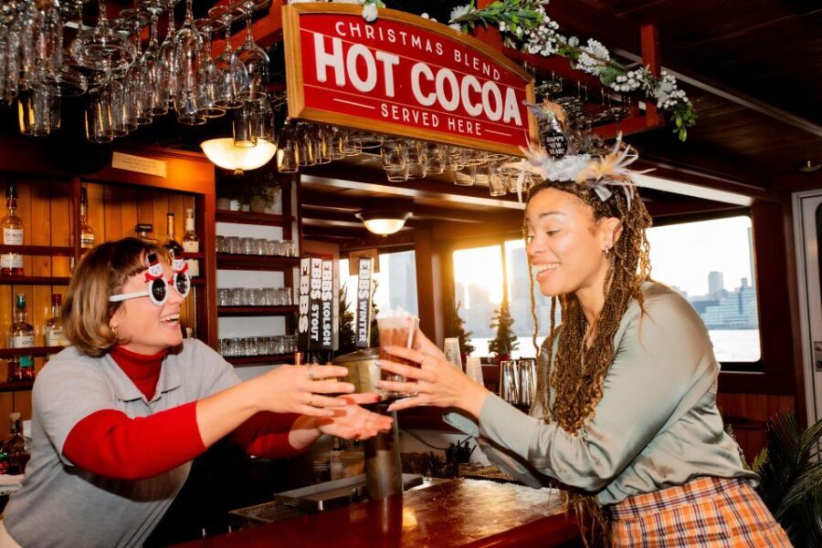 New York City: Weekend Holiday Brunch Cruise - Comfort, Atmosphere, and Practical Details