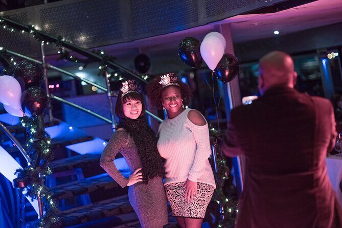 New York Pier 15 New Year's Eve Buffet Dinner Cruise - Food & Drinks: Celebrating with a Buffet