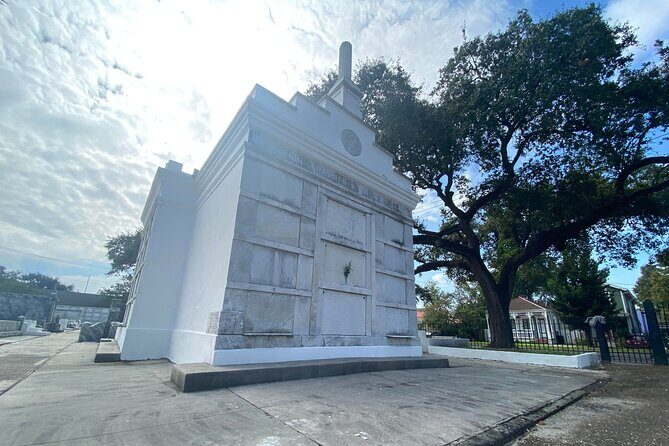 Night Cemetery Insiders Bus Tour- New Orleans - Who Will Love This Tour?