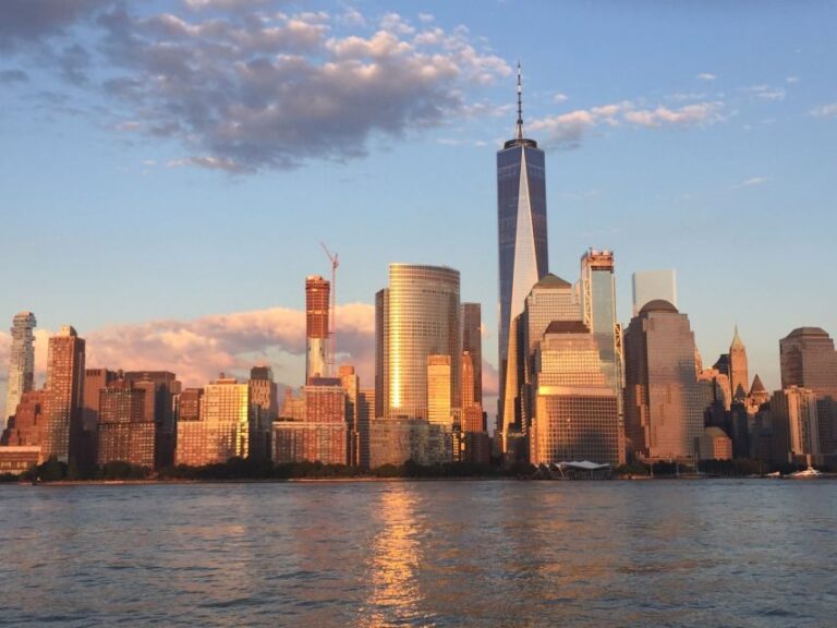 NYC: Evening Jazz Cruise on the Yacht Manhattan - Setting and Atmosphere