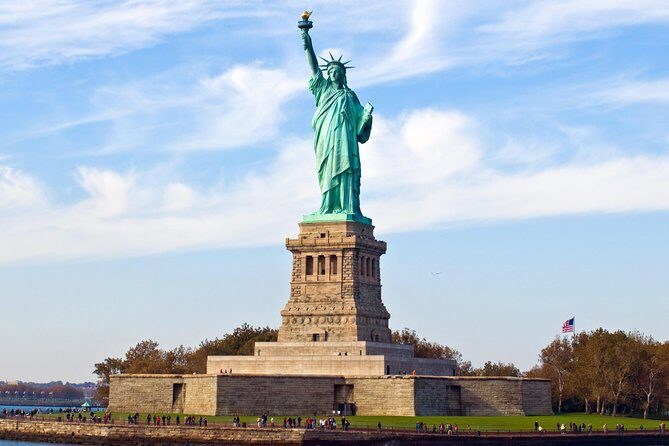 NYC Statue of Liberty Ferry and Transfer - The Pros and Cons in Detail