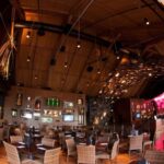 Oahu: Hard Rock Cafe Honolulu - The Location and Atmosphere