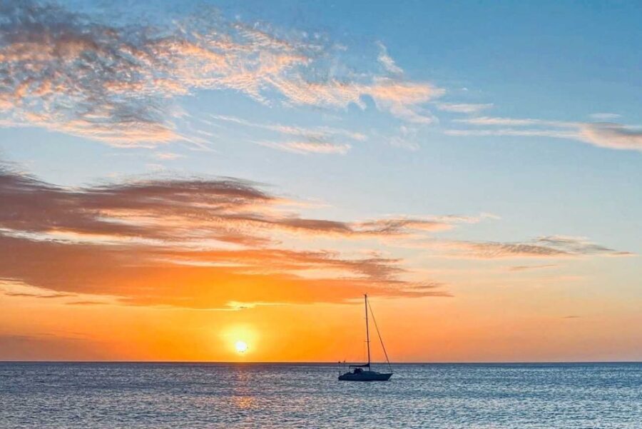 Oahu: Sunset sailing in small intimate groups - The highlight: Sunset hour
