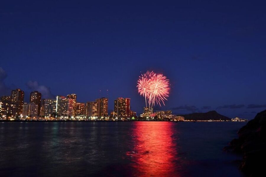 Oahu: Waikiki Friday Night Fireworks Sail - An Honest Look at the Waikiki Fireworks Sail
