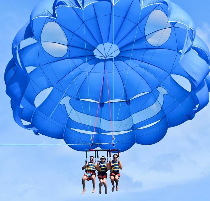 Oahu: Waikiki Parasailing - The Pricing and What You Get