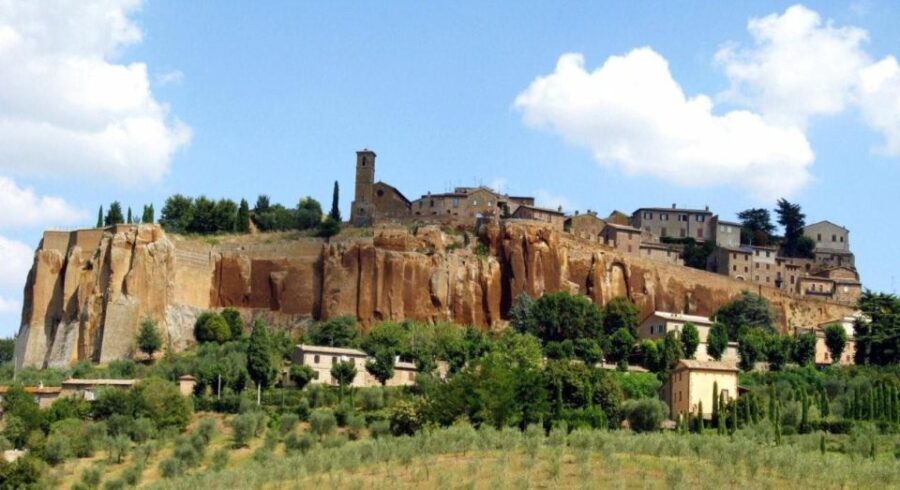 Orvieto: Private tour of the city and cathedral of Orvieto - The Guides: The Heart of the Experience