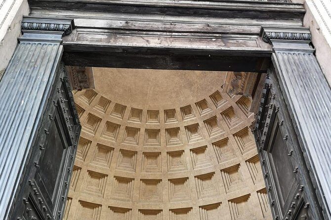 Pantheon: Tour with Archaeologist of the best preserved Roman work - Group Size and Comfort