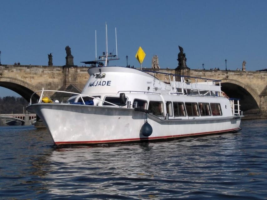 Party in Prague: Private River Cruise with Unlimited Drinks - The Sensation of the Views and Atmosphere