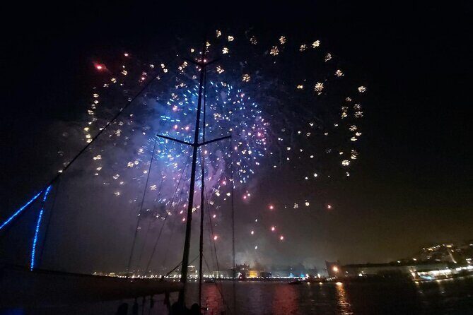 Passing the Year in a Boat with Champagne and Fireworks - Why This Adventure Works Well for Travelers