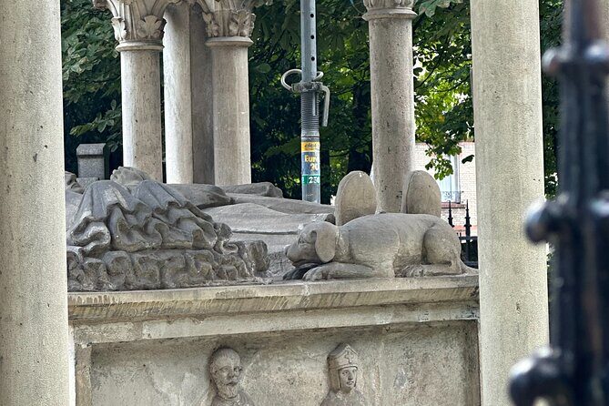 Père Lachaise's Cemetery Celebrities and Ghosts Mystery Tour - Itinerary Breakdown: What Can You Expect?