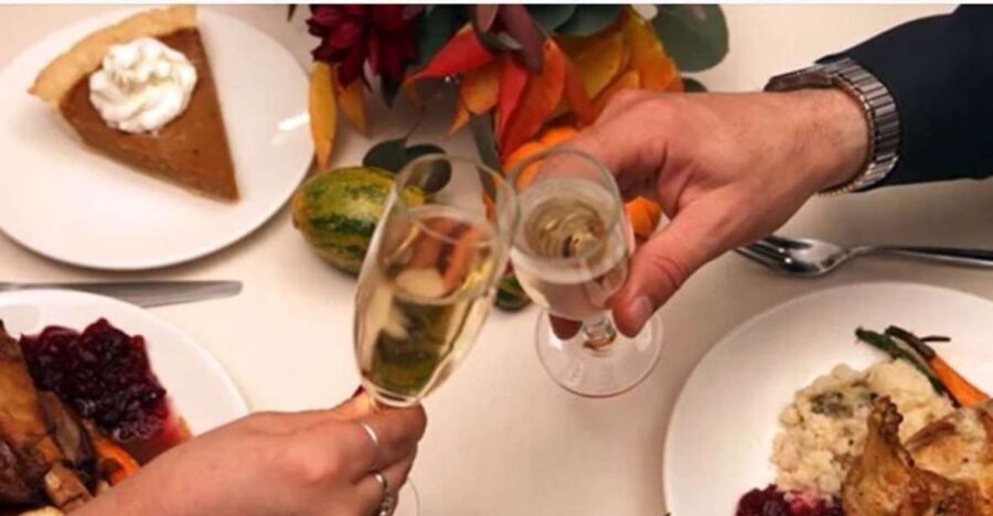 Philadelphia: Christmas Eve Gourmet Brunch or Dinner Cruise - Authentic Perspectives