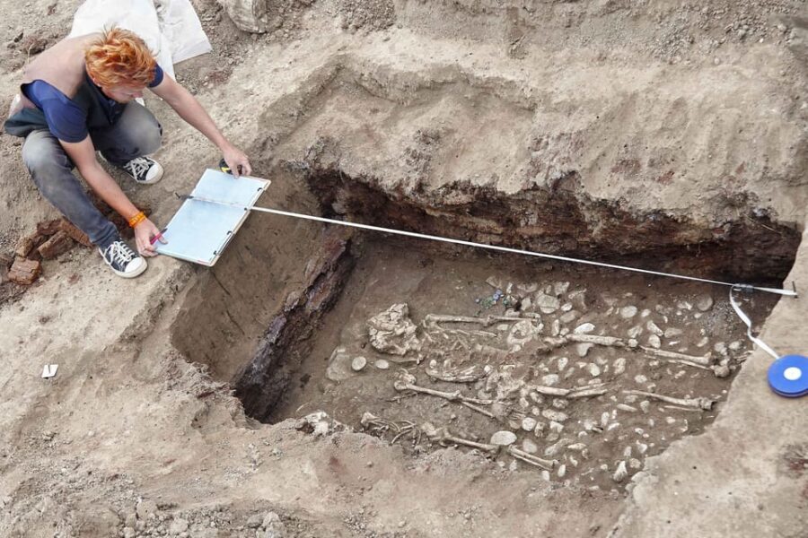 Philadelphia's Dead: Eerie Exploration of Forgotten Graves - Assessing the Value