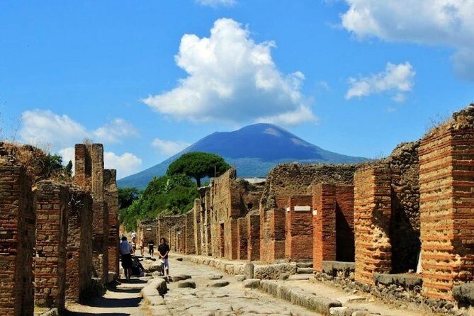 Pompeii and Vesuvius Day Trip from Naples with Skip The Line - Transportation and Group Size: Why They Matter
