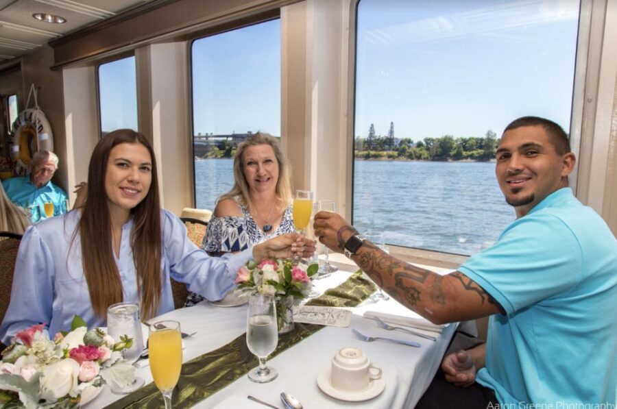 Portland: Champagne Brunch Cruise on Willamette River - Key Points