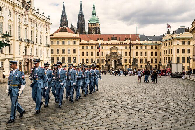 Prague: 1-Hour Castle Tour With Fast-GET Admission Ticket - What to Expect from the Guided Portion