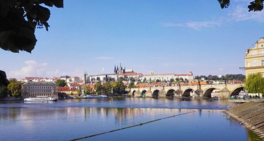 Prague: 2.5-Hour Walking Tour w/ 45 minute Boat Ride - Why Choose This Tour?