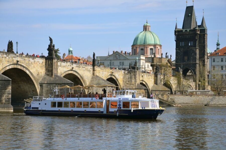 Prague: 2-Hour Lunch Cruise on the Vltava River - What the Cruise Offers