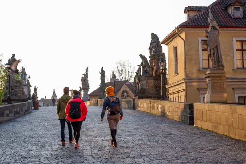 Prague: Before the Crowd Sunrise Tour & Breakfast - Exploring Old Town