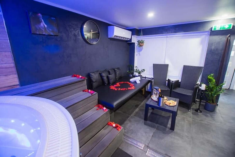 Prague: Modern Private Spa with Jacuzzi and Sauna - What the Experience Includes