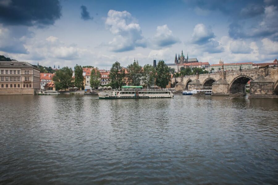 Prague: Vltava River Evening Dinner Cruise - Analyzing the Experience in Detail