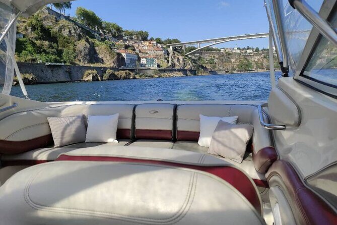 Private Boat Tour 6 Bridges and Ribeira 1h30 group price up to 6px - Frequently Asked Questions