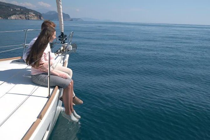 PRIVATE BOAT TOUR Lisbon - Itinerary and Landmark Highlights