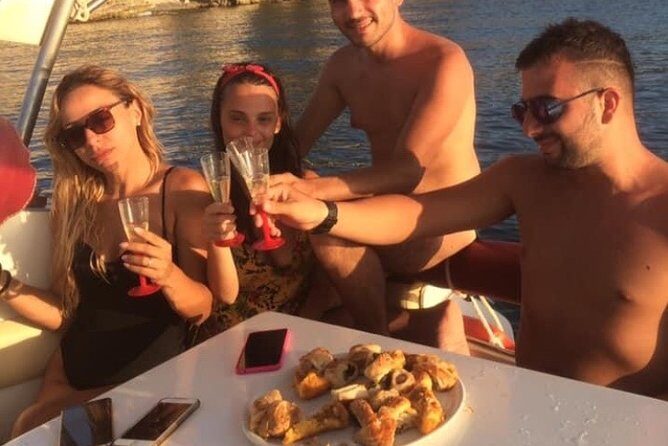 Private boat tour with prosecco and fresh fruit - The Guides and Captain