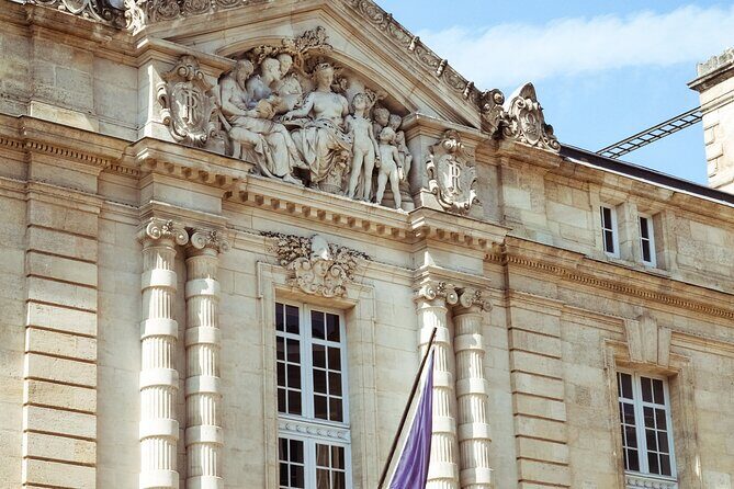 Private Bordeaux History Tour with a glass of Bordeaux wine. - Who This Tour Is Perfect For