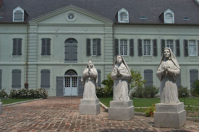 Private Darkside of New Orleans Tour: Spirits, Vampire and Voodoo - The Ghostly Streets and Legendary Hauntings