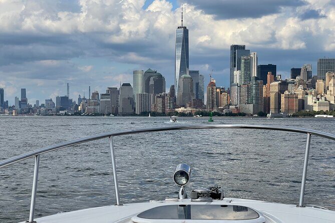 Private Luxury Daytime Boat Tour in New York City - 1 Hour - What’s Not Included