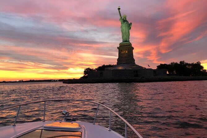 Private Luxury Sunset Boat Tour in New York City - 1 Hour - Practical Considerations and Tips
