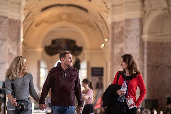 Private night tour at the Louvre - The Impact of the Experience: Authenticity and Value