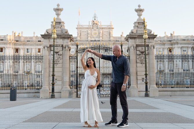 Private Photo Session Tour for Couples in Madrid - The Photographer and the Process
