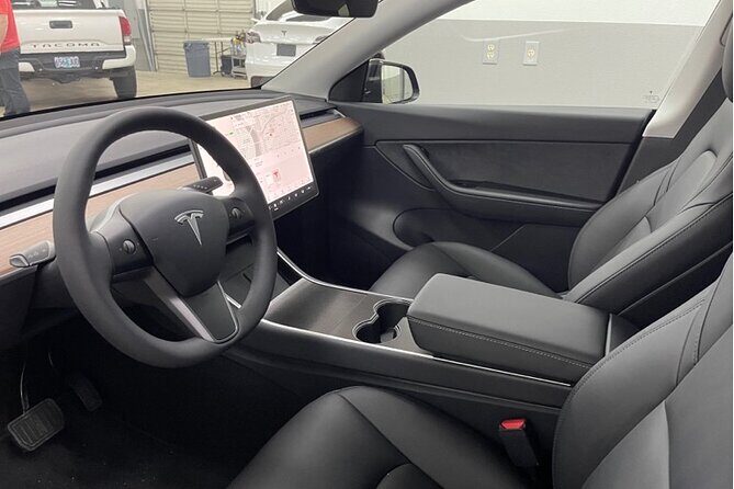 Private SUV Tour by 100% Electric Tesla - What makes this Tesla tour noteworthy?