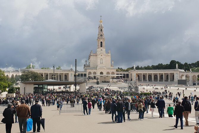 Private Tour Full Day Fátima - Porto - Óbidos - from Lisbon - Who Should Book This Tour?