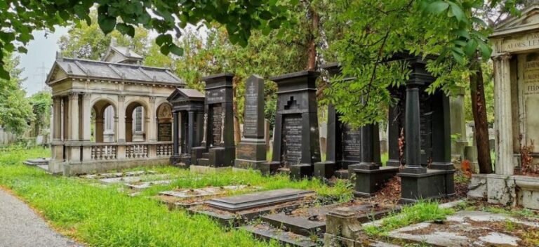 Private tour: Vienna Central Cemetery 1st gate and 2nd gate - The Old Jewish Cemetery at the 1st Gate