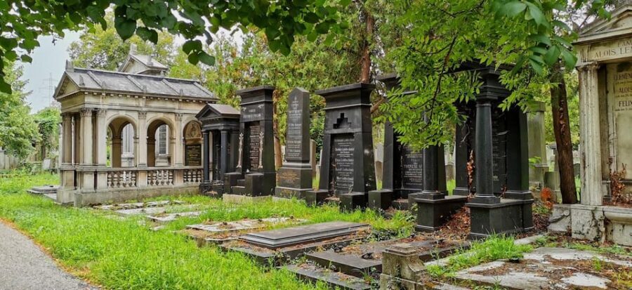 Private tour: Vienna Central Cemetery 1st gate and 2nd gate - The Old Jewish Cemetery at the 1st Gate