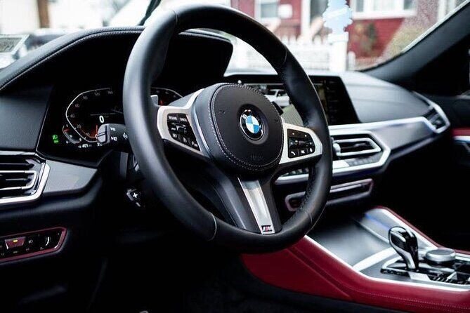 Private Transfer by Luxury Car to ORD Airport - What Does the Experience Entail?