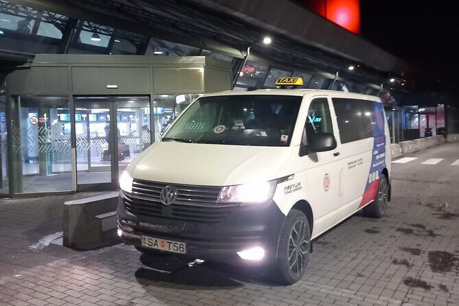 Private Transfer from Reykjavik/surrounding to Keflavik Airport - Punctuality and Reliability