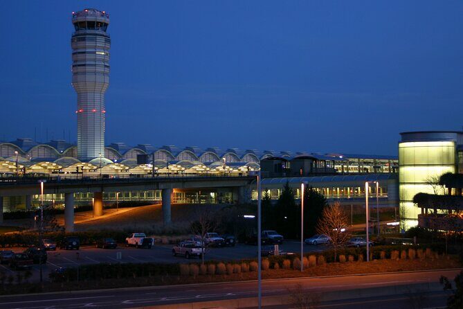 Private Transfer to or from Leesburg and Ronald Reagan Airport - The Vehicle and Amenities