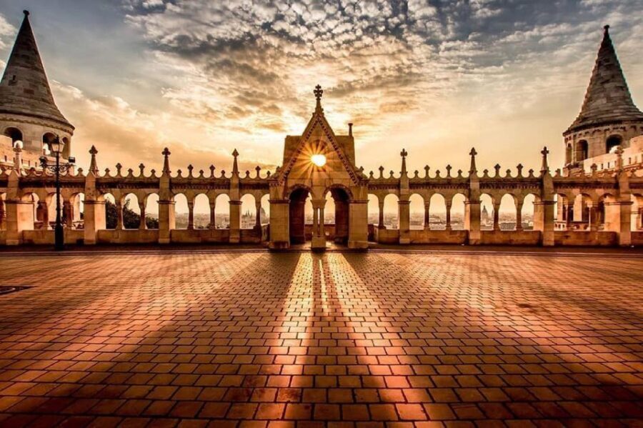 Private walking tour in Budapest in Dutch - Practical Details: What’s Included and What’s Not