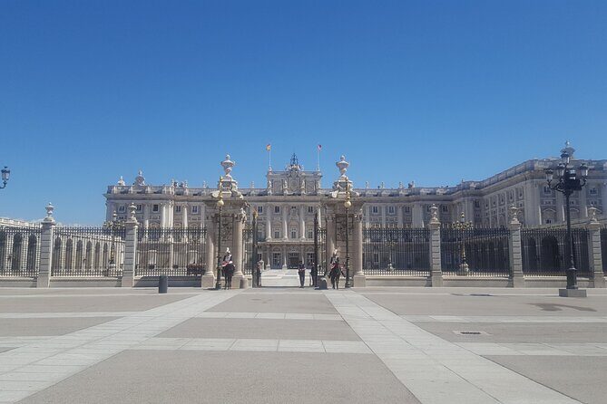 Private Walking Tour to Royal Palace and Old Town of Madrid - Who Should Consider This Tour?